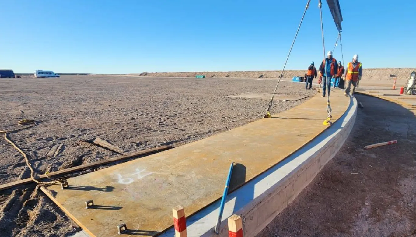 Arrancó el montaje de los gigantes en Punta Colorada