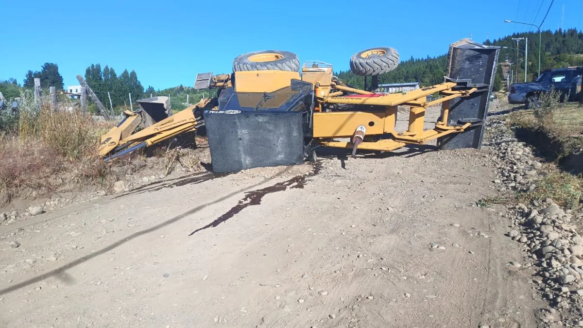 ACCIDENTE CON UNA MAQUINA VIAL EN ESQUEL